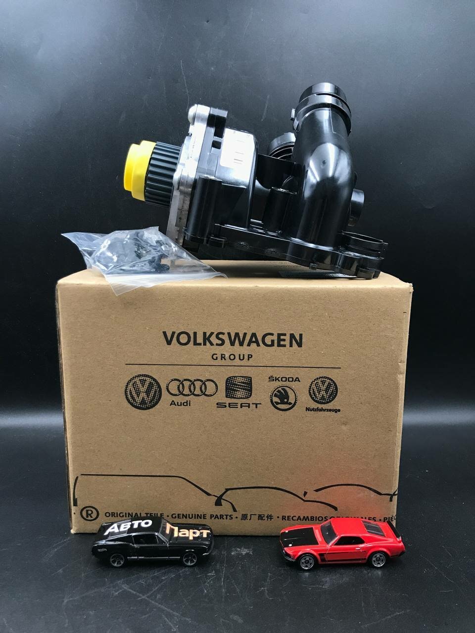 Помпа водяная в сборе с термостатом VAG 1.8/2.0 Gen2 A4 A6 Tiguan Passat Superb II 06H121026DD VAG