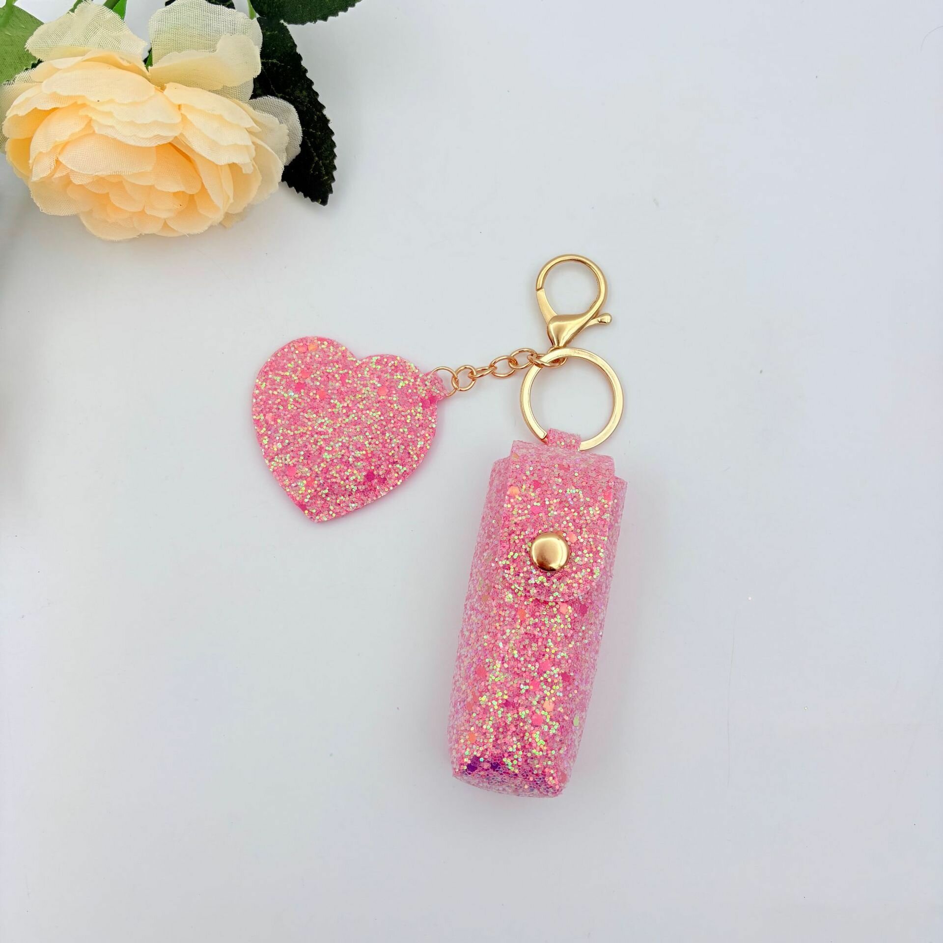 Портативный футляр для помады с брелоком-ключом