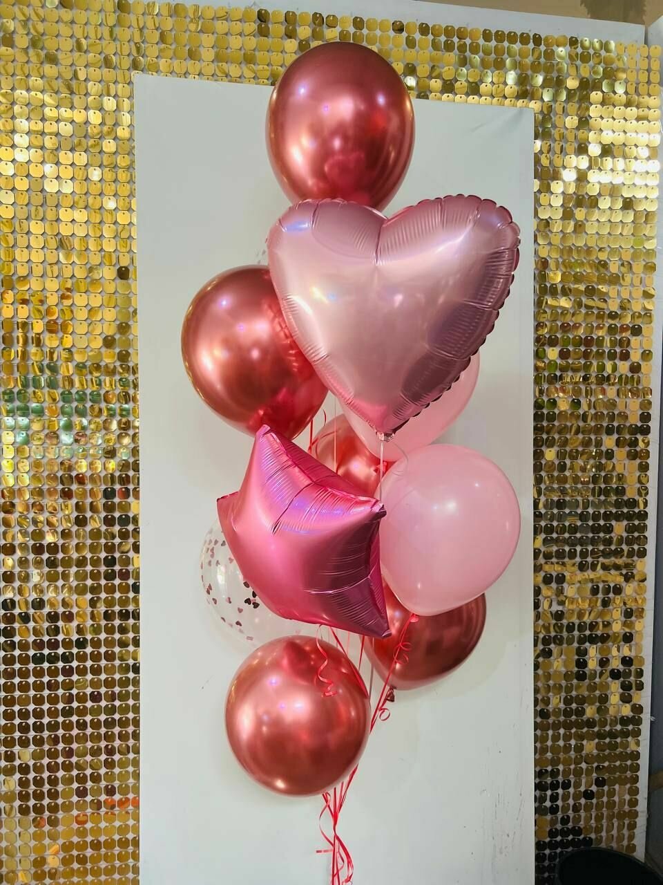 Фонтан из розовых гелиевых шариков