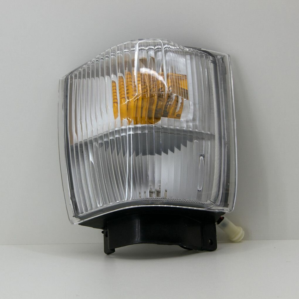 Габарит NISSAN ATLAS F23 1999-2007 г белый, левый, GSPARTS