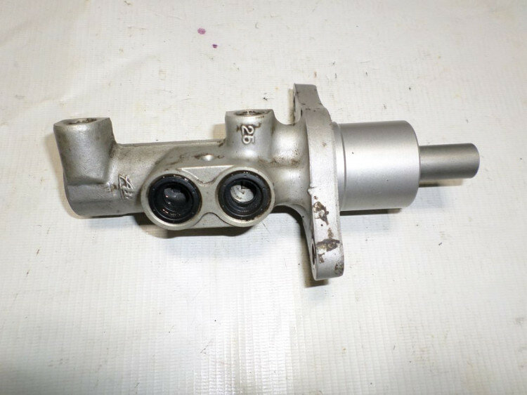 Цилиндр тормозной Главный BPYS4340ZC W2698 6M512B195BF Форд Фокус 2 FR-5 Мазда 3