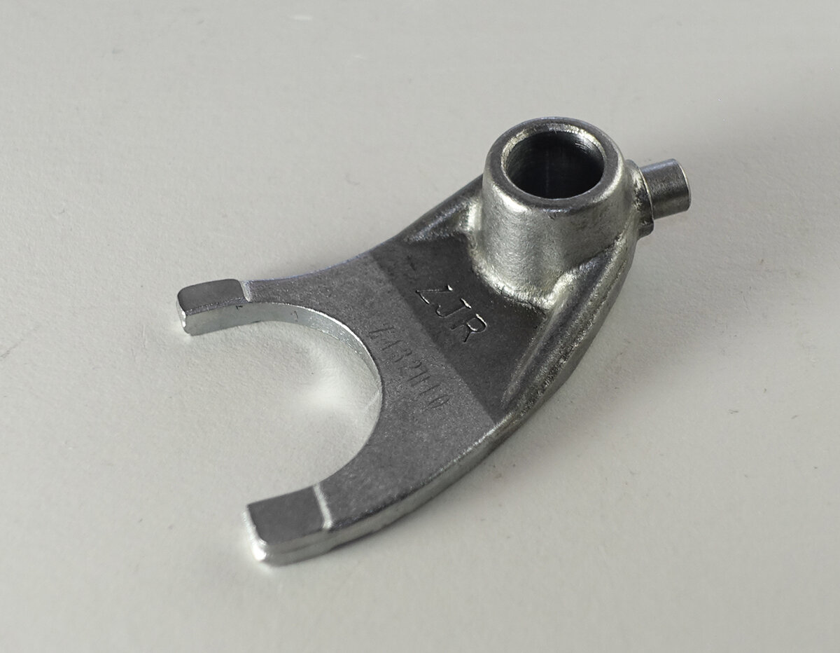Вилка КПП правая BSE ZS172FMM ZS172FMM-6(CB250R) ZS161FMJ ZS166FMM ZS169FMM