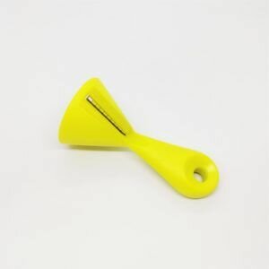 Тёрка для нарезки овощей соломкой.