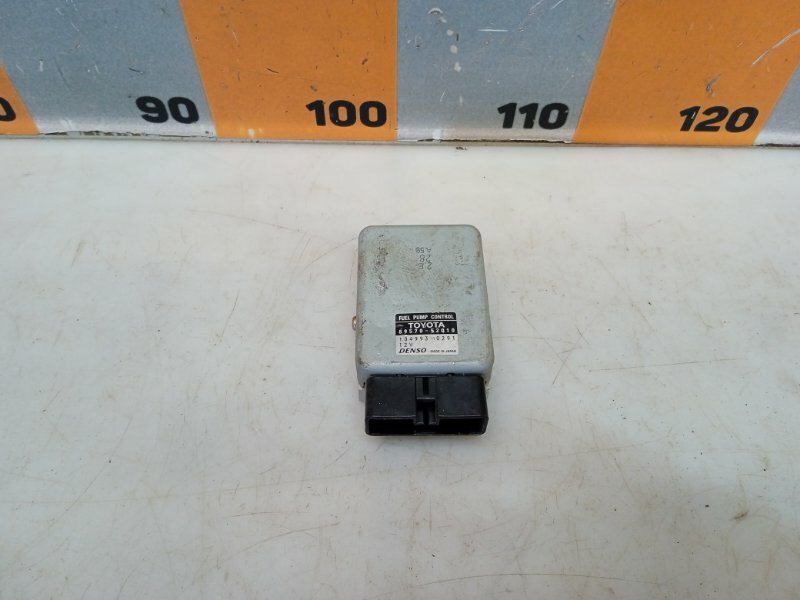 Б/У Тойота Витц Блок управления топливным насосом Toyota Vitz 2003 SCP13 327174 TOYOTA арт. 8957052010