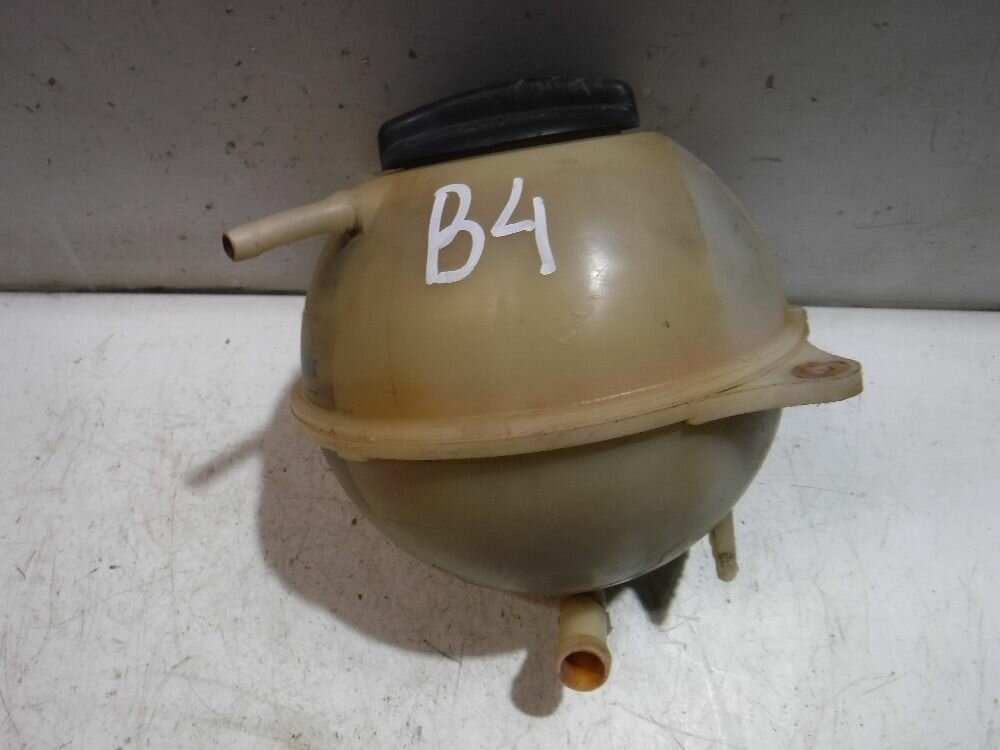 Расширительный бачок VW Passat B4 1H0121407
