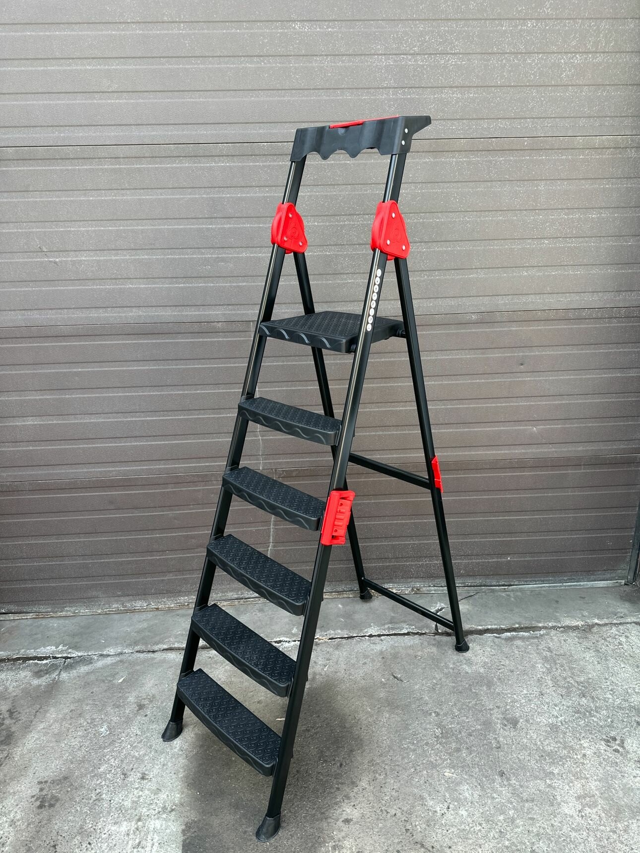 Стальная стремянка Cakmak Mensa plus 5+1 с широкими ступенями (высота площадки 130см, рабочая высота 330см) Турция