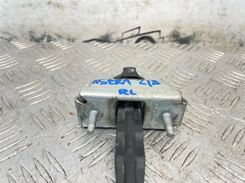 Б/У ограничитель двери Opel Astra 2012 P10 A16XER Задн. Лев. 59575 GENERAL MOTORS арт. 160011, 13270612