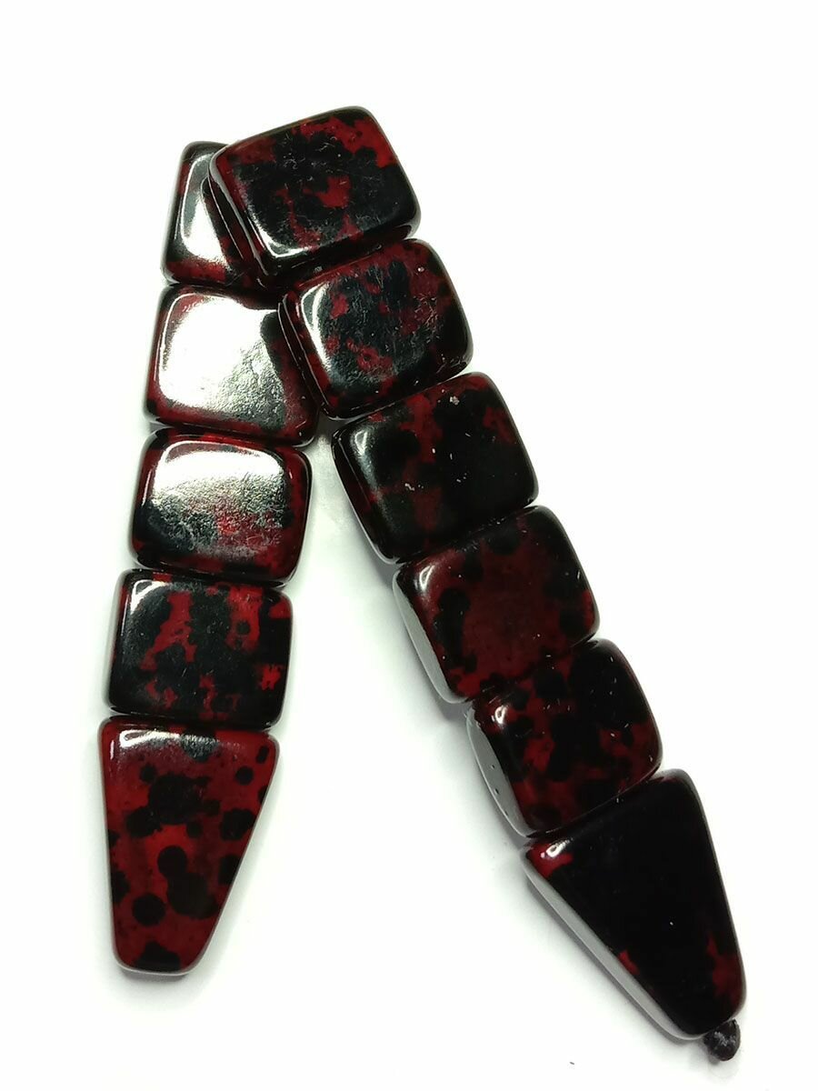 Перекидные четки из прессованного граната, длина 22, ширина 2,2 высота 1,8, толщина 0,7 см.