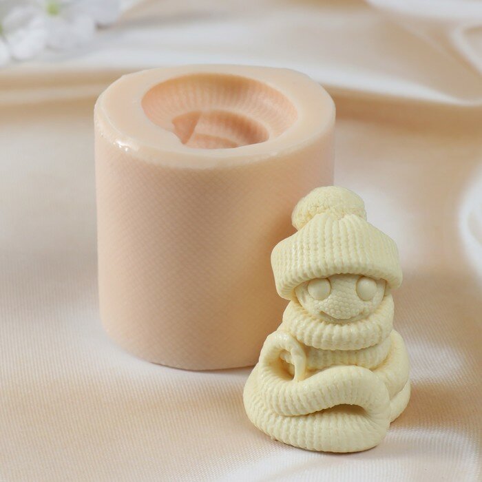 Силиконовый молд для заливки «Змея в шапке», 7×6×5.5 см
