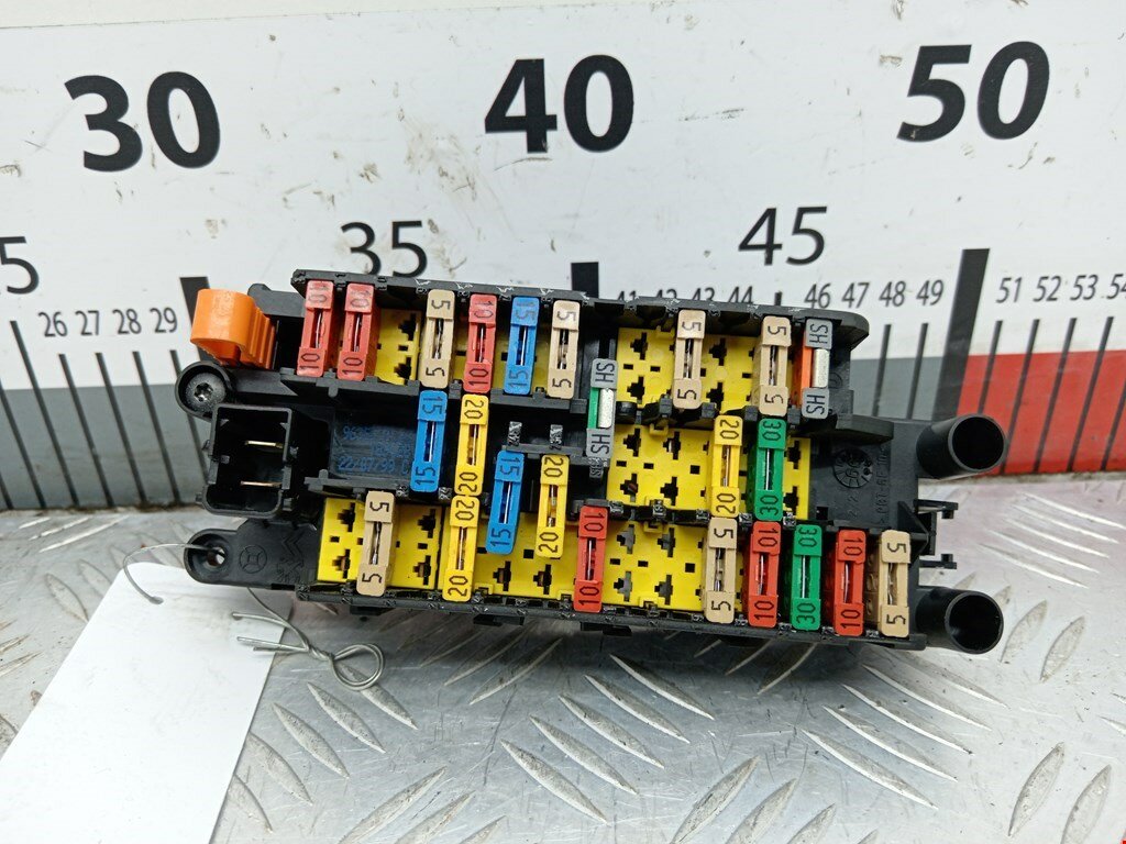 Блок предохранителей Peugeot 206 9635518180 арт. 1757417