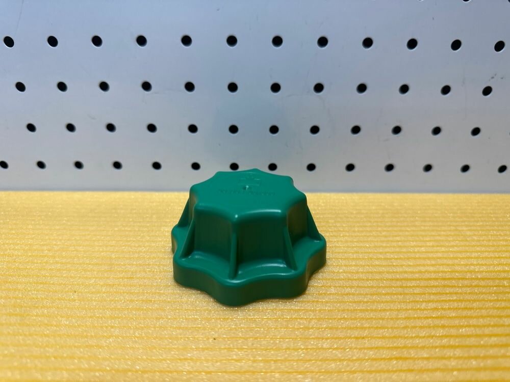 Крышка расширительного бачка MAN MERCEDES KAMAZ (МАН мерседес КАМАЗ)