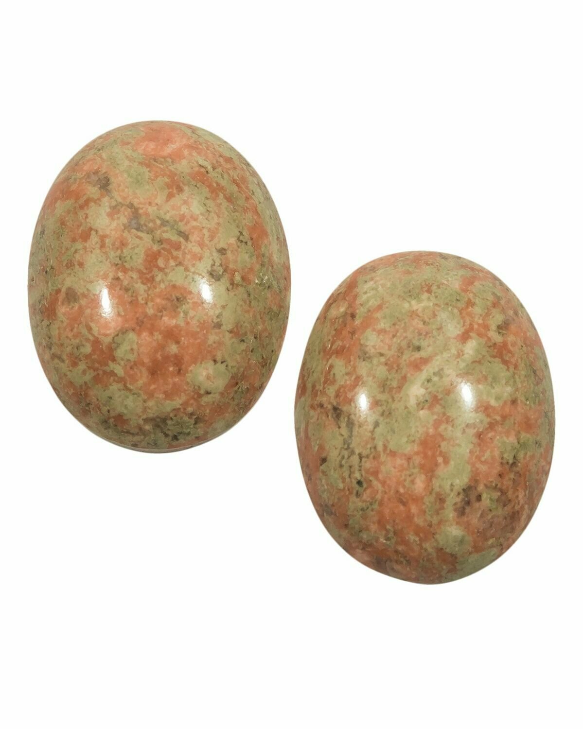 Пара кабошонов из унакита размером 24х19х7 мм.