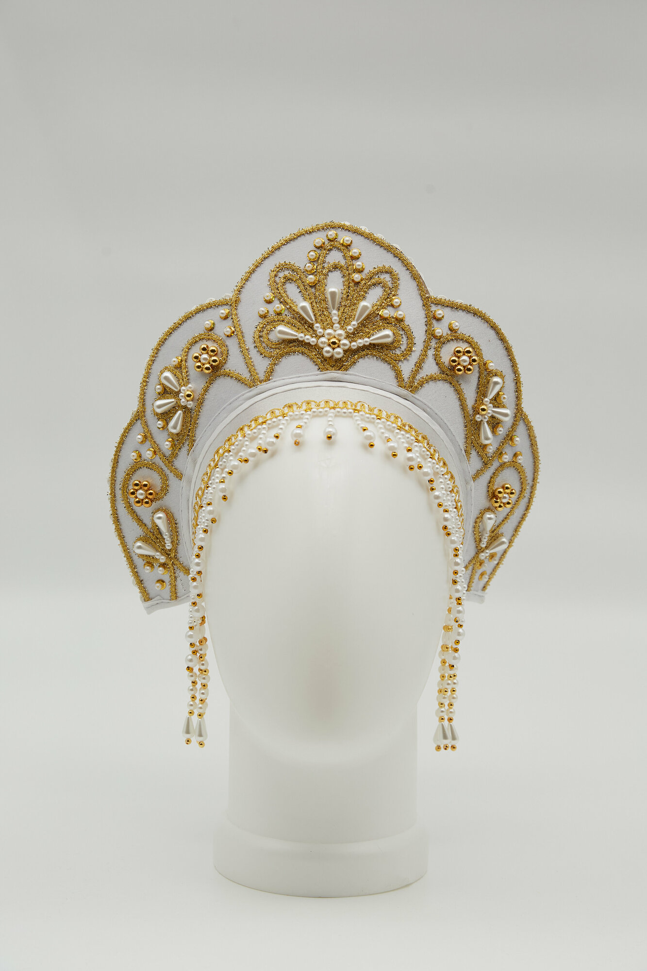 Кокошник Забава Углич "Лилия" КЛм-15, белый, золото
