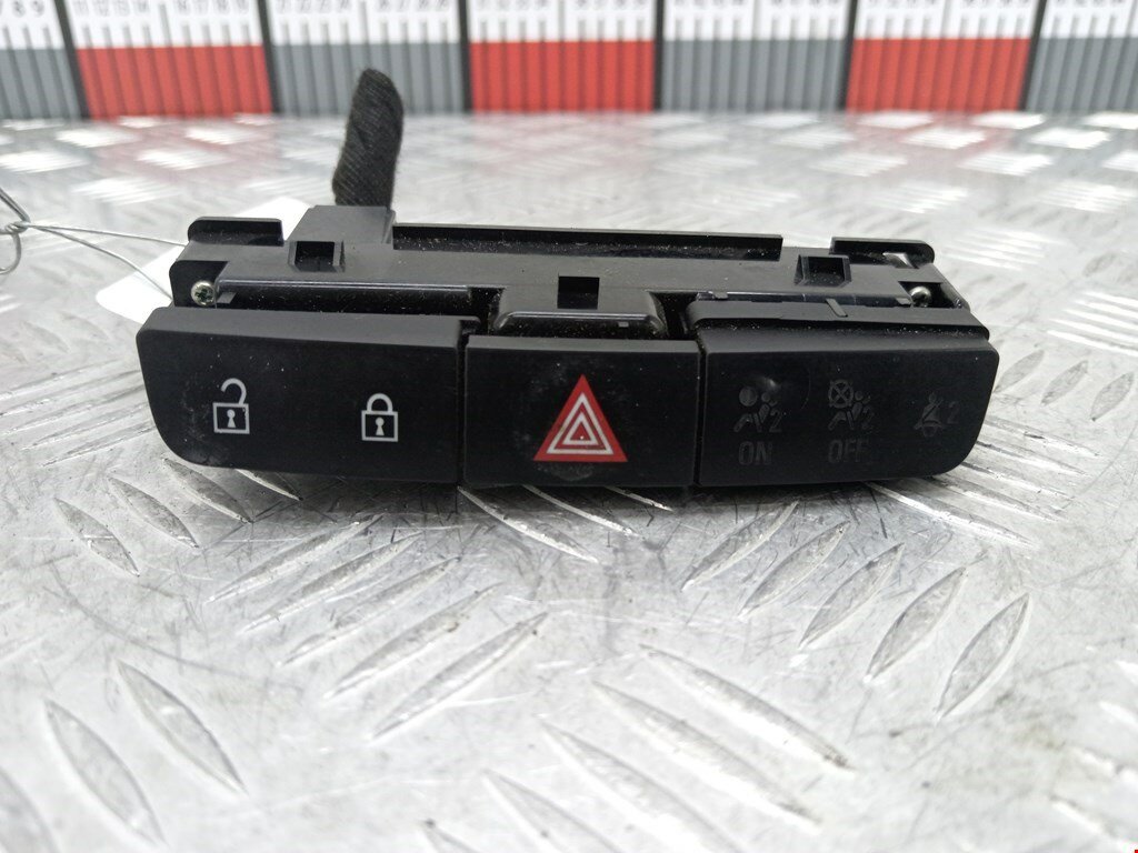 Кнопка аварийной сигнализации Opel Insignia 1 13324594 арт. 1733627