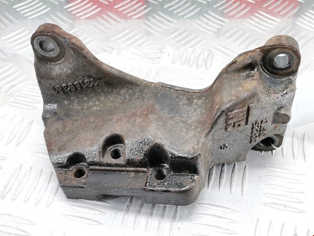 Кронштейн (крепление лапа) двигателя Opel Astra H 13189381 арт. 1776371
