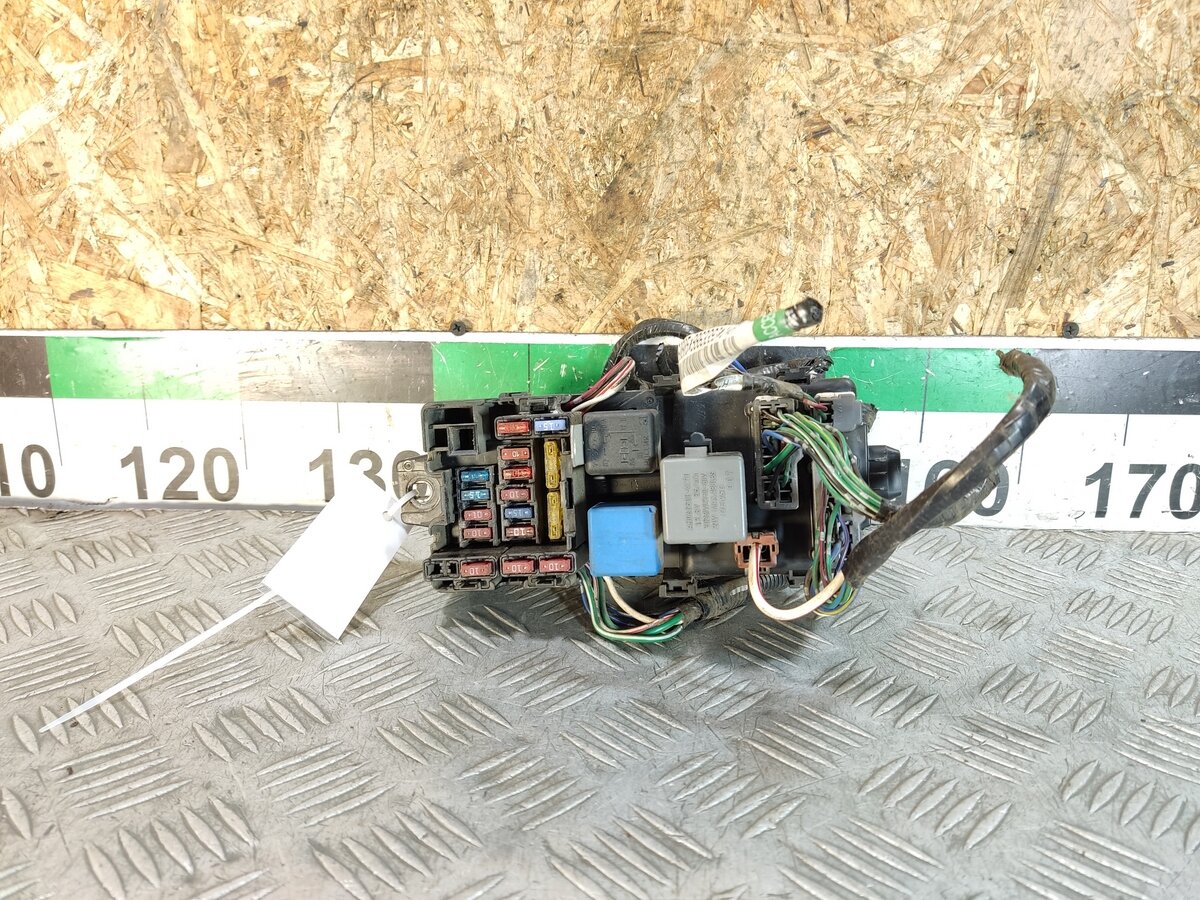 Блок предохранителей салонный MITSUBISHI L200 K6,K7 MR228361