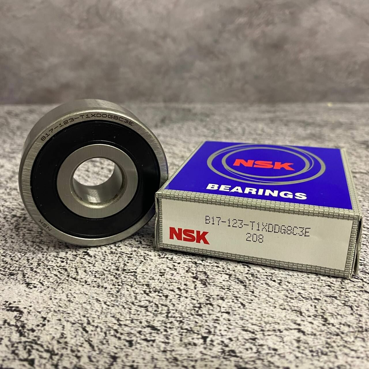 Подшипник NSK B17-123T1XDDG8C3E (17x52x21)