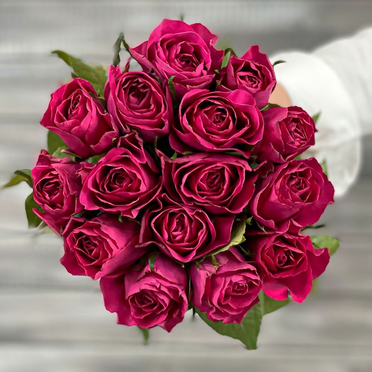 Монобукет "Букет Маркет", из 13 роз, малиновый, с лентой 38 см