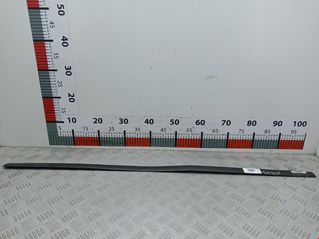 Накладка (молдинг) двери передней правой Volkswagen Golf 4 1J4853516J арт. 2093134