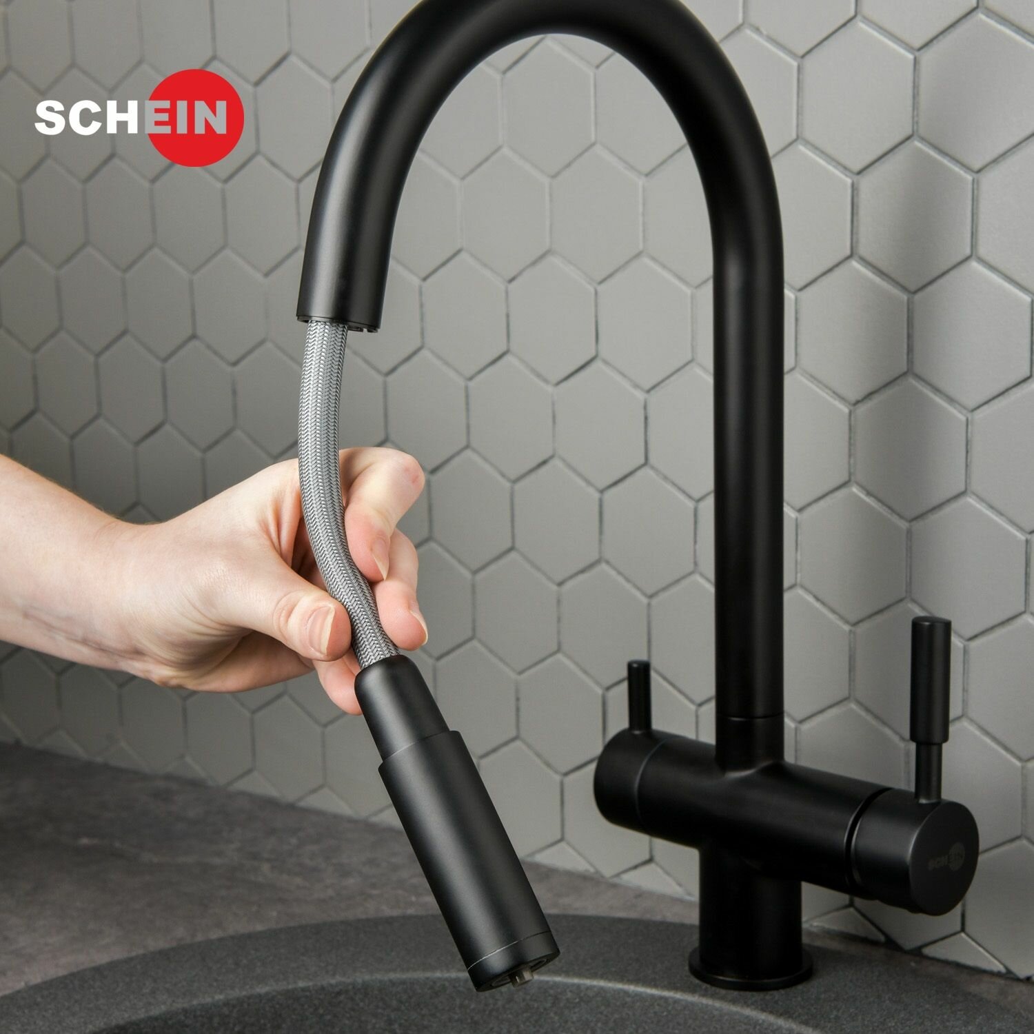 Смеситель для кухни SCHEIN 8631-BP со встроенным подключением фильтра и выдвижной лейкой, черный матовый