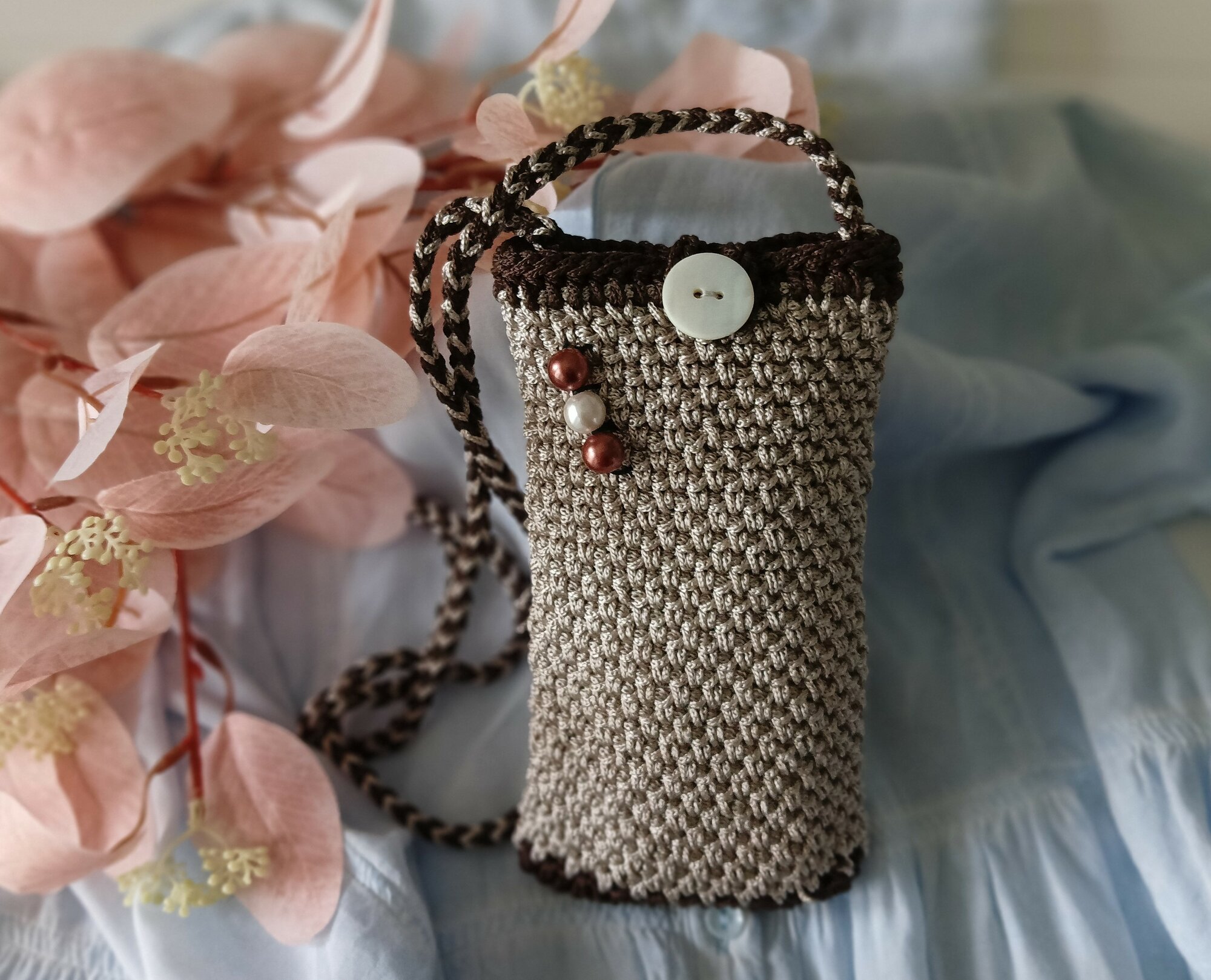 Чехол для смартфона, через плечо, вязанный с бусинами, полиэстер. Цвет бежевый.