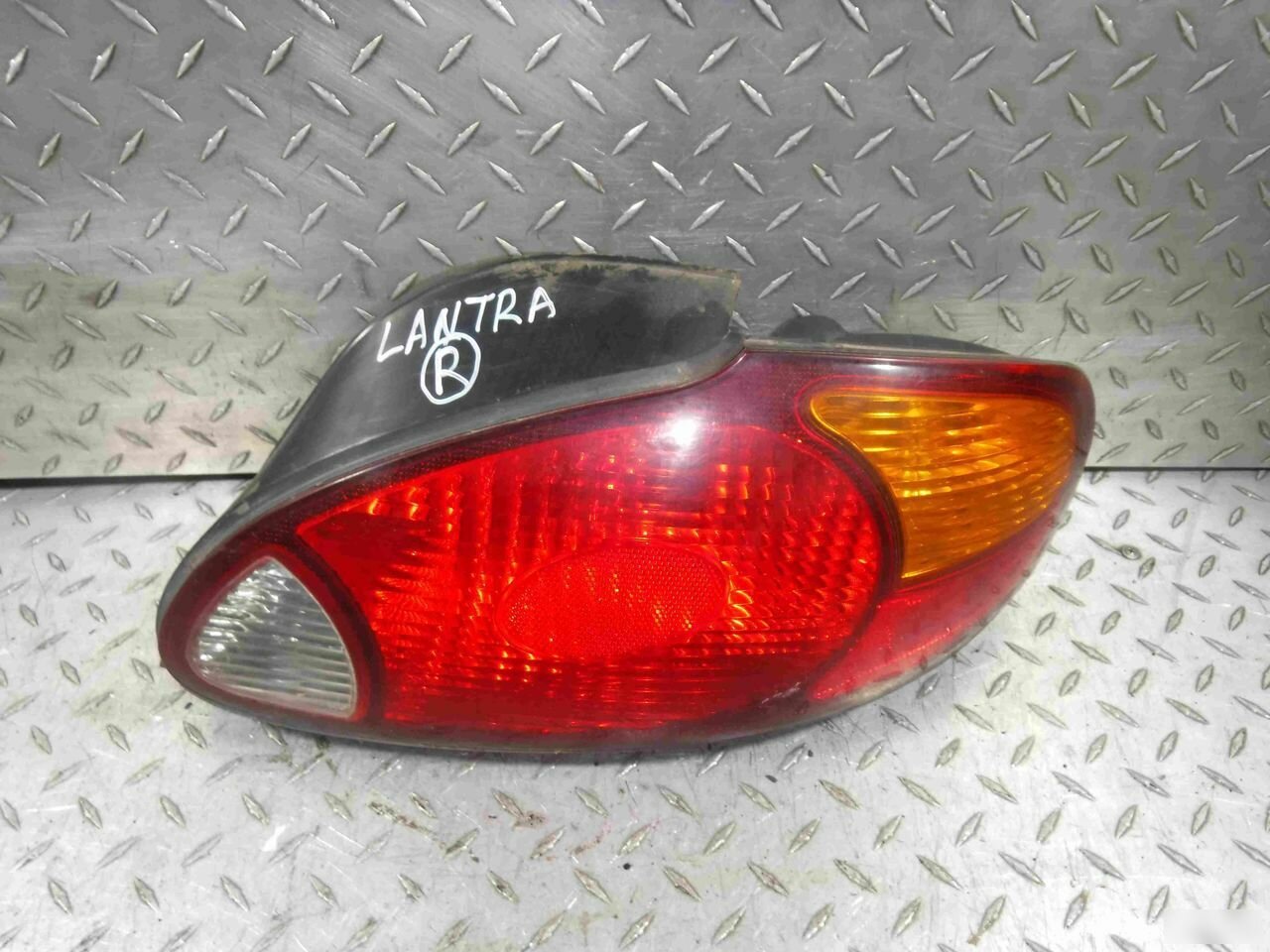 Фонарь задний правый Hyundai Lantra II рестайлинг (1998—2000) 9240229550