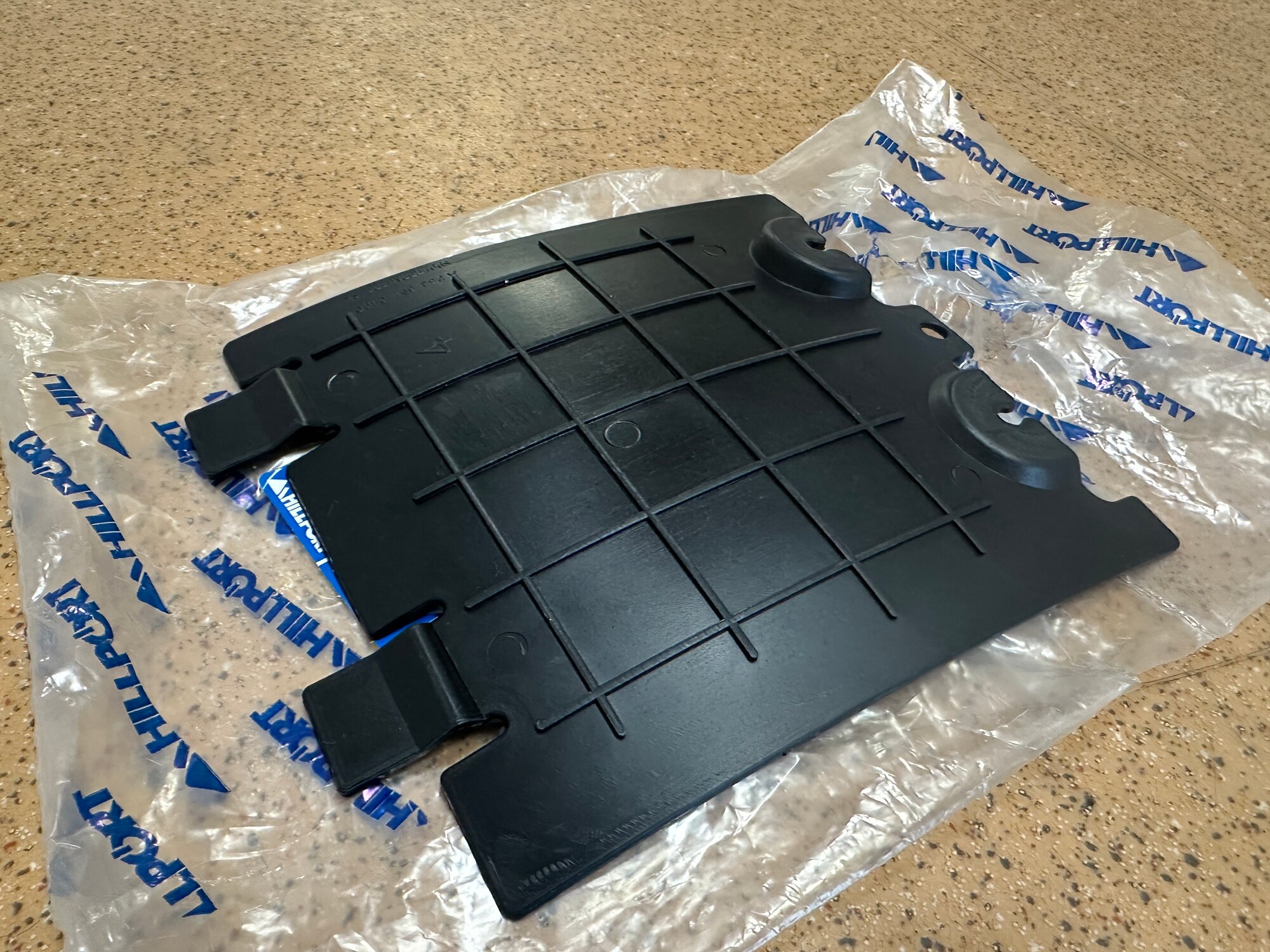 Лючок локера переднего левого Hillport Мерседес Mercedes-Benz GLC X253 A2536931700 MRHP1404L