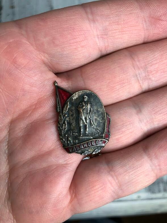 Значок коллекционный, з-д Победа, "ульяновск", тяж, горячая эмаль, серебрение, клеймо