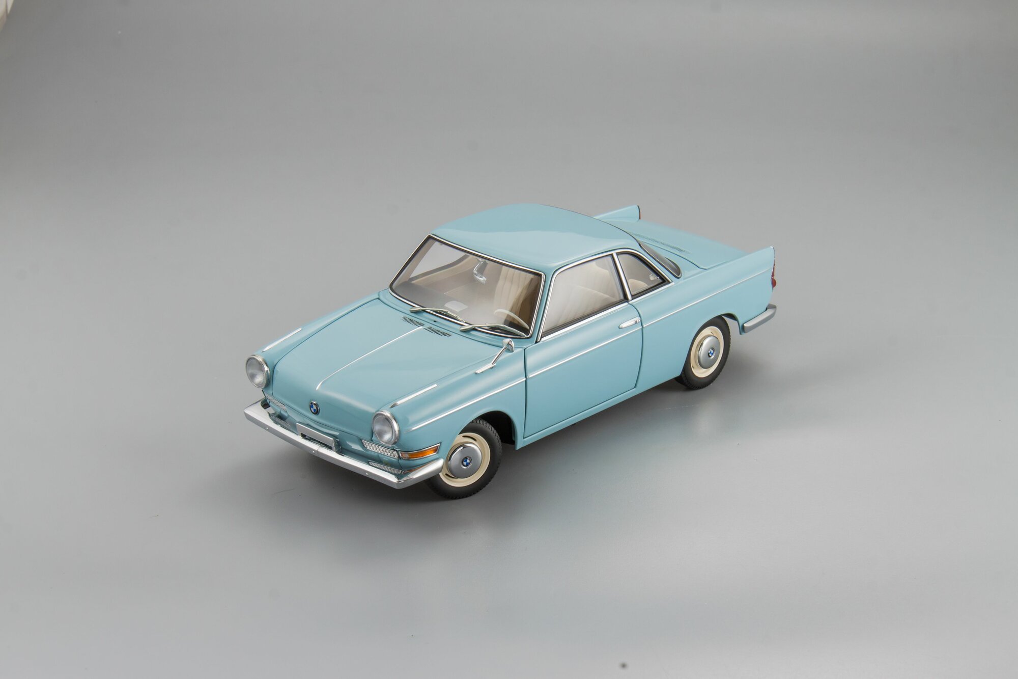 Коллекционная масштабная модель 1:18 BMW 700 Sport Coupe от AUTOart