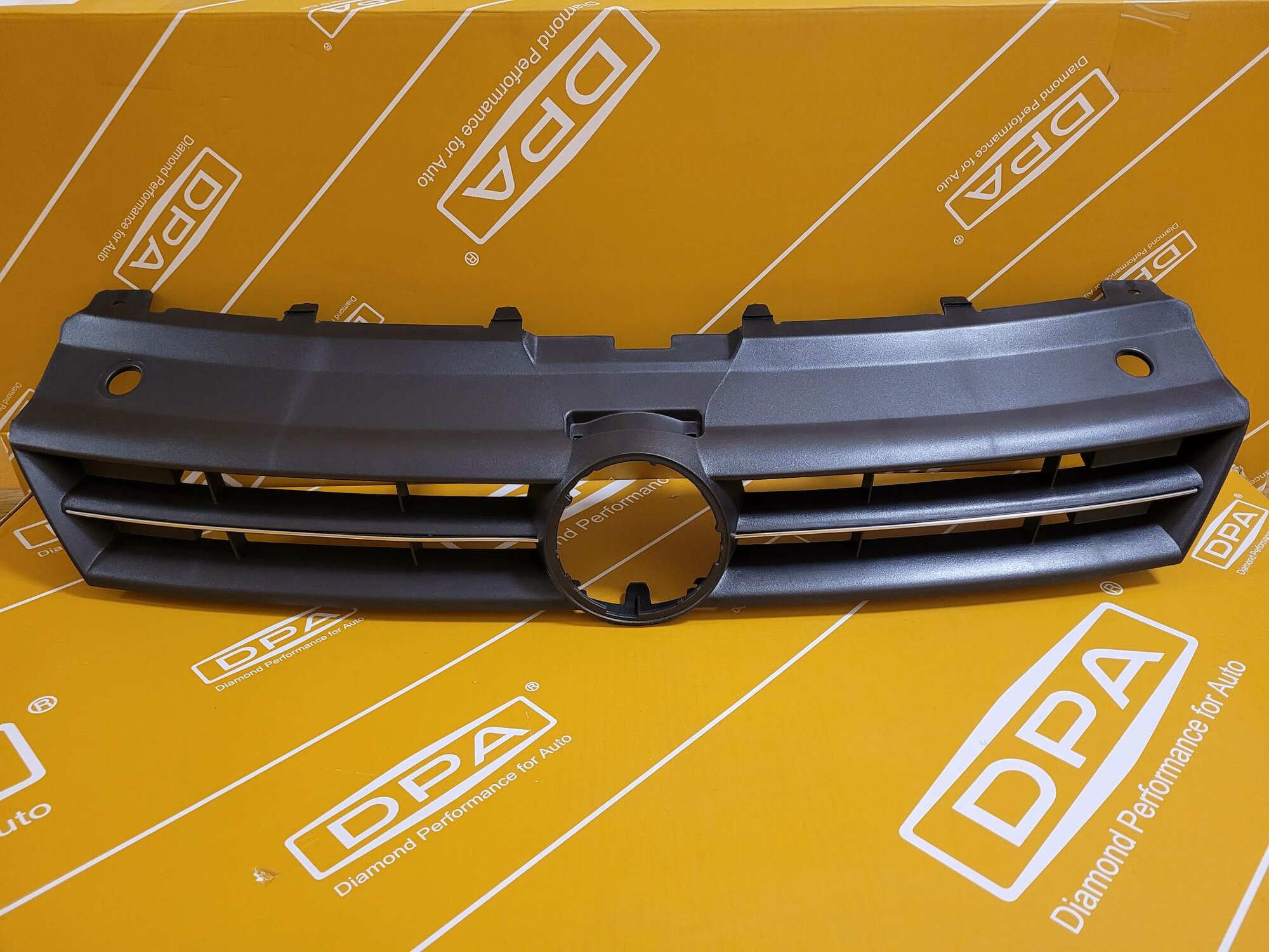 Решетка радиатора VW Polo 5 хэтчбек (ОЕ: 6R0853651G9B9/6R0853651AA041)