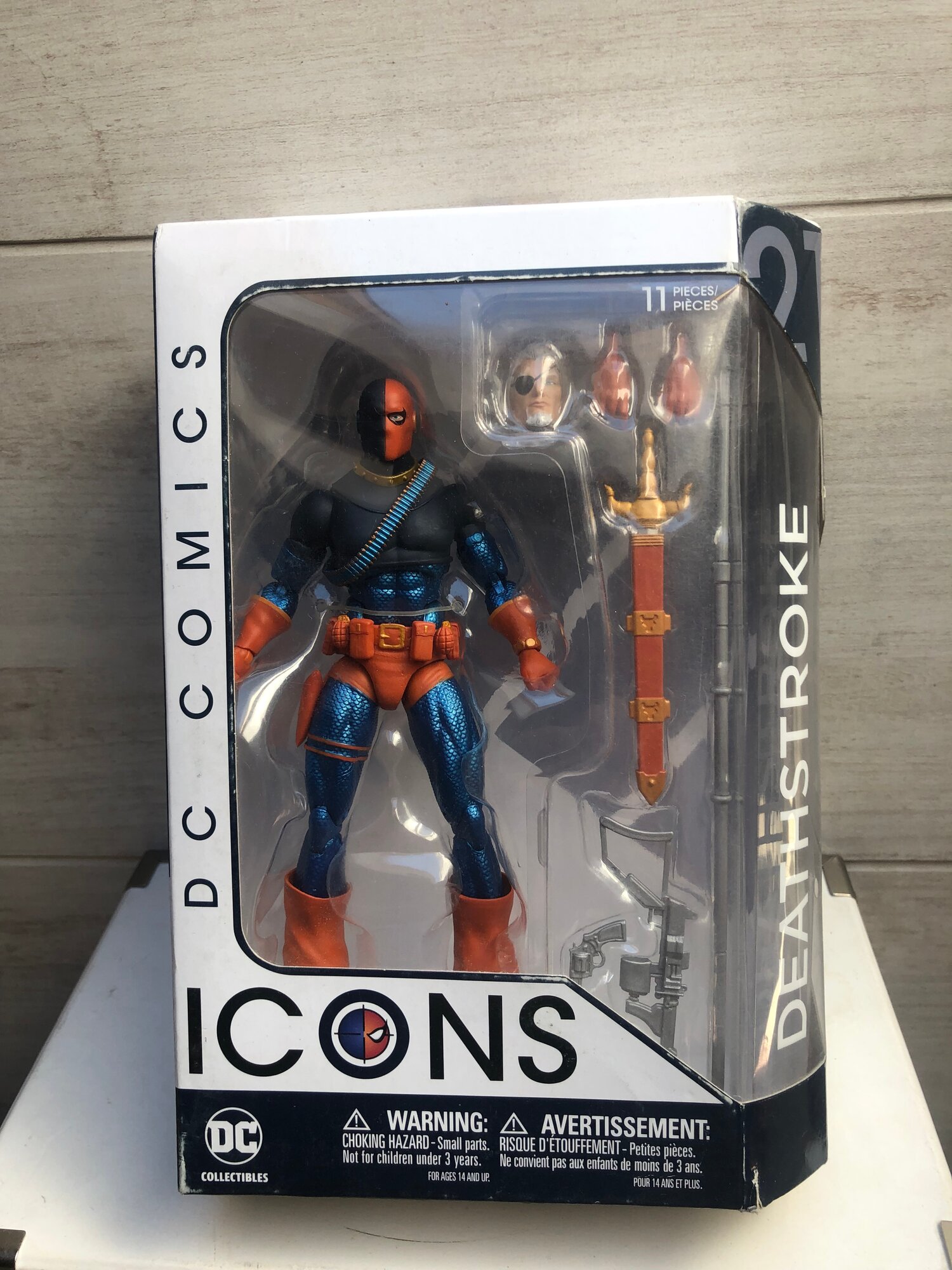 Фигурка Дэстроук DC Icons Figures - Deathstrouk