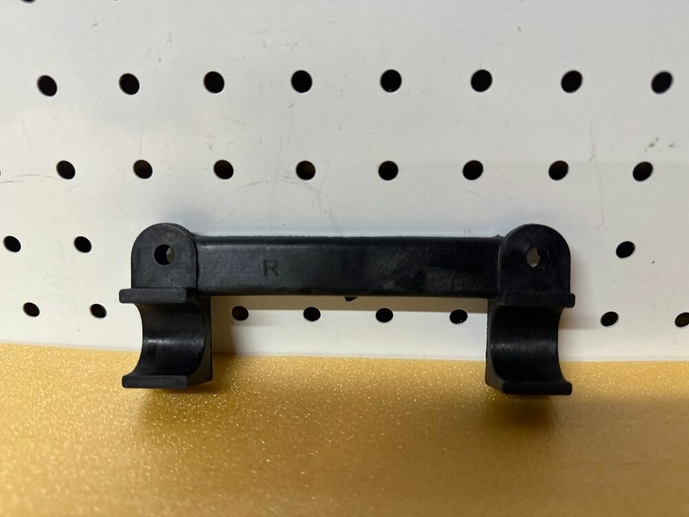 Кронштейн крепления противотуманной фары правый MAN TGS TGX 80мм (МАН ТГС ТГХ)