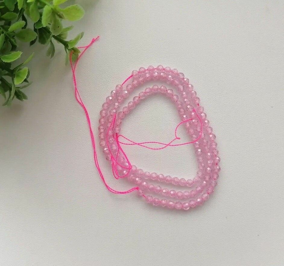 Циркон натуральный бусины с огранкой 3 мм розовый. 37 см (около 130 шт).