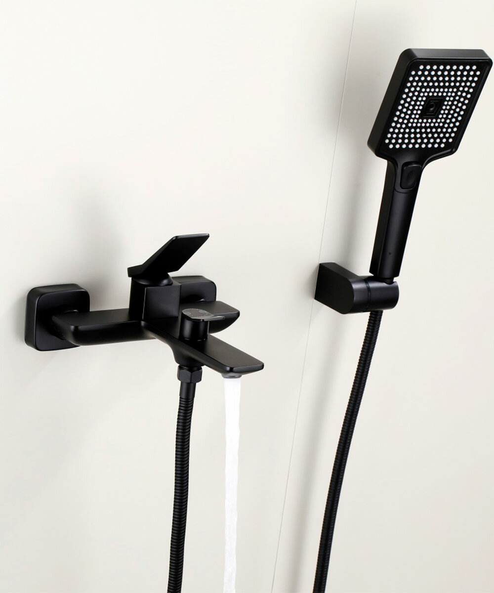 Смеситель для ванны и душа из латуни с лейкой и шлангом HL30099-C черный от бренда Hansen