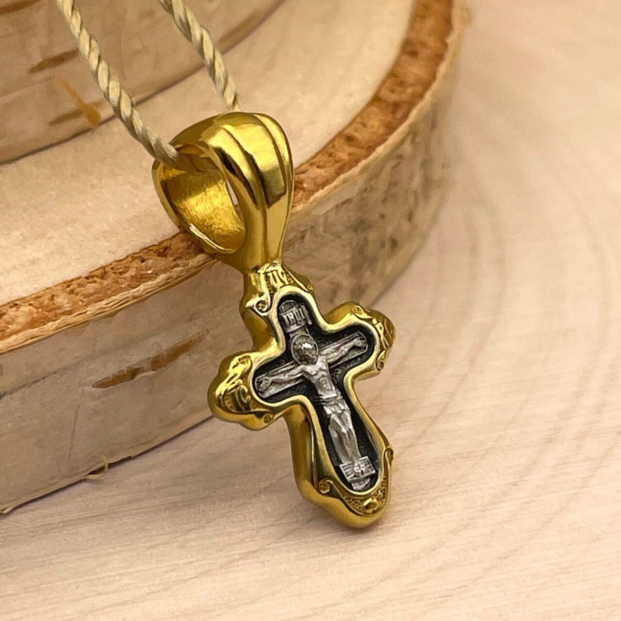 Крестик, серебро, 925 проба, оксидирование, золочение, чернение