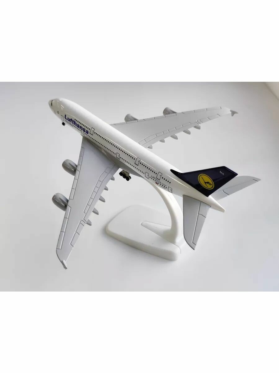 Игрушечная модель самолета Lufthansa — фото 1