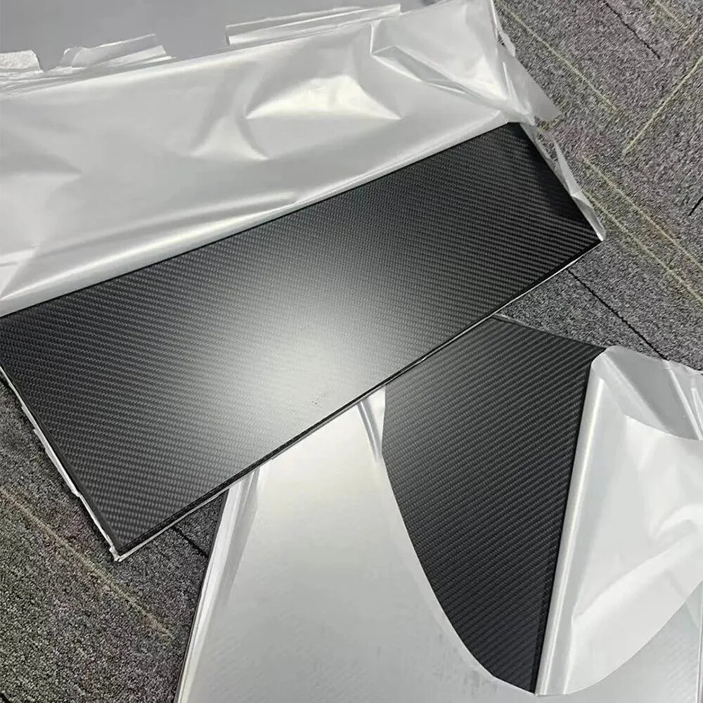 Пластина из углеродного волокна 3K черный 1-6 мм 200x300 мм 6mm Twill matte