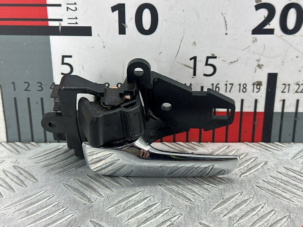 Ручка двери внутренняя задняя левая Mitsubishi Outlander 2 (XL) 5716A087XA арт. 2262702