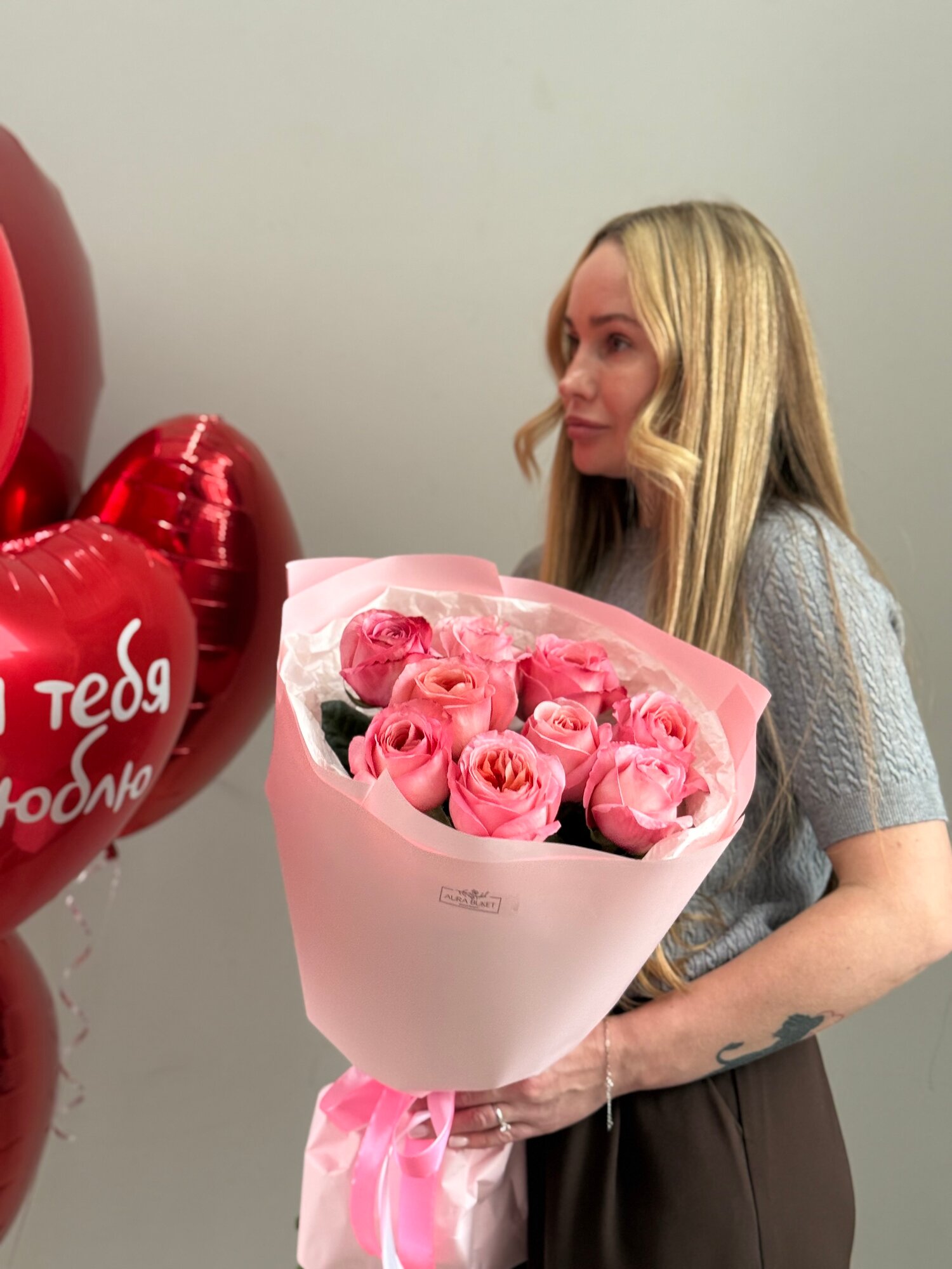 Моно букет AURA BUKET Pink Expression, пионовидные розы, 9 шт, высота 55 см, сборка на стеблях