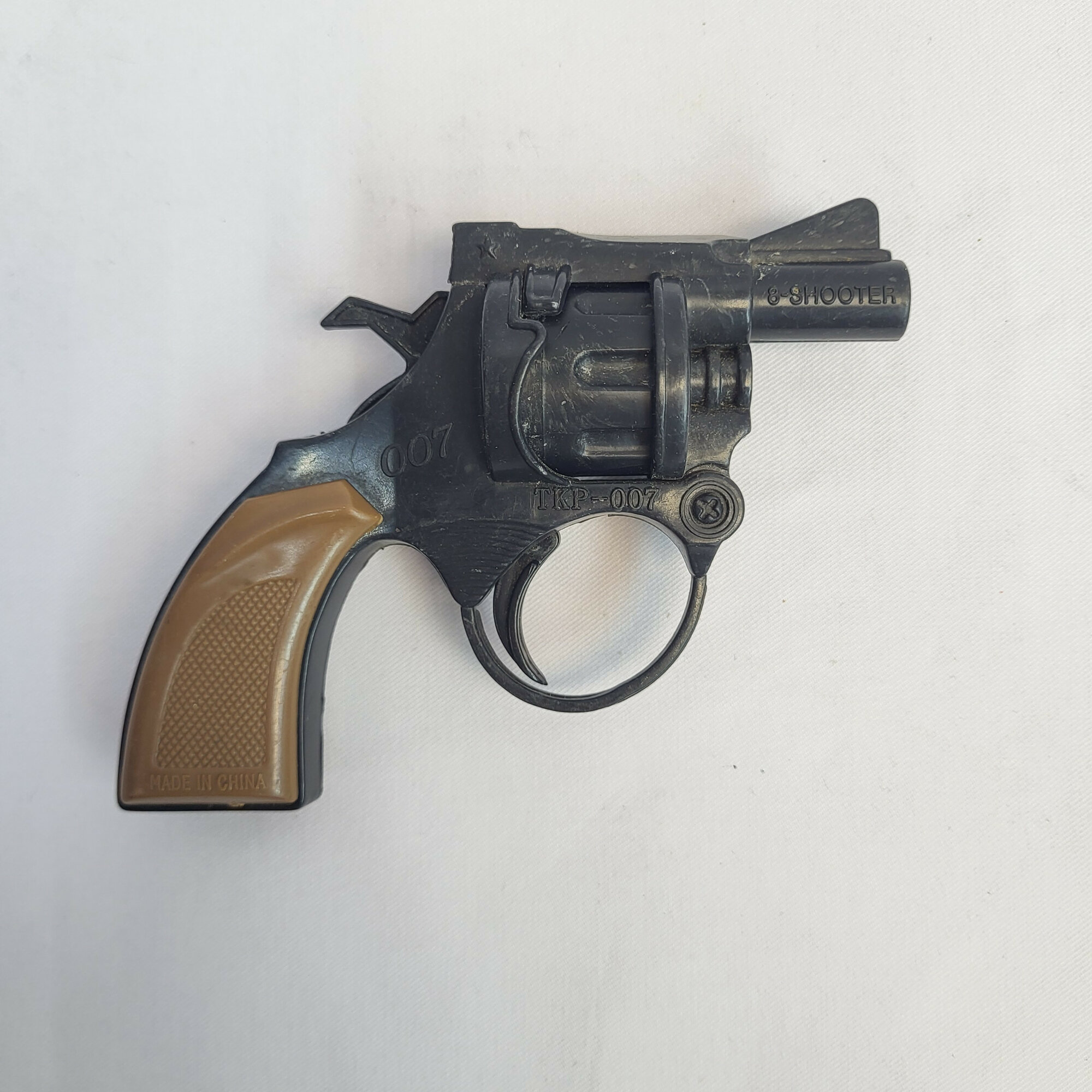 Игрушка винтажная, СССР. Пластмассовый револьвер ТКР 007 в кобуре, детский аксессуар