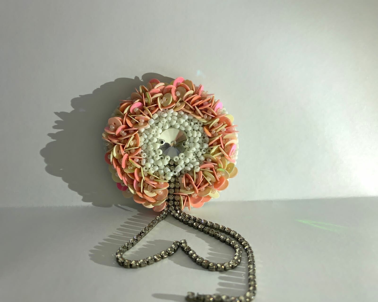 Брошь, бисер