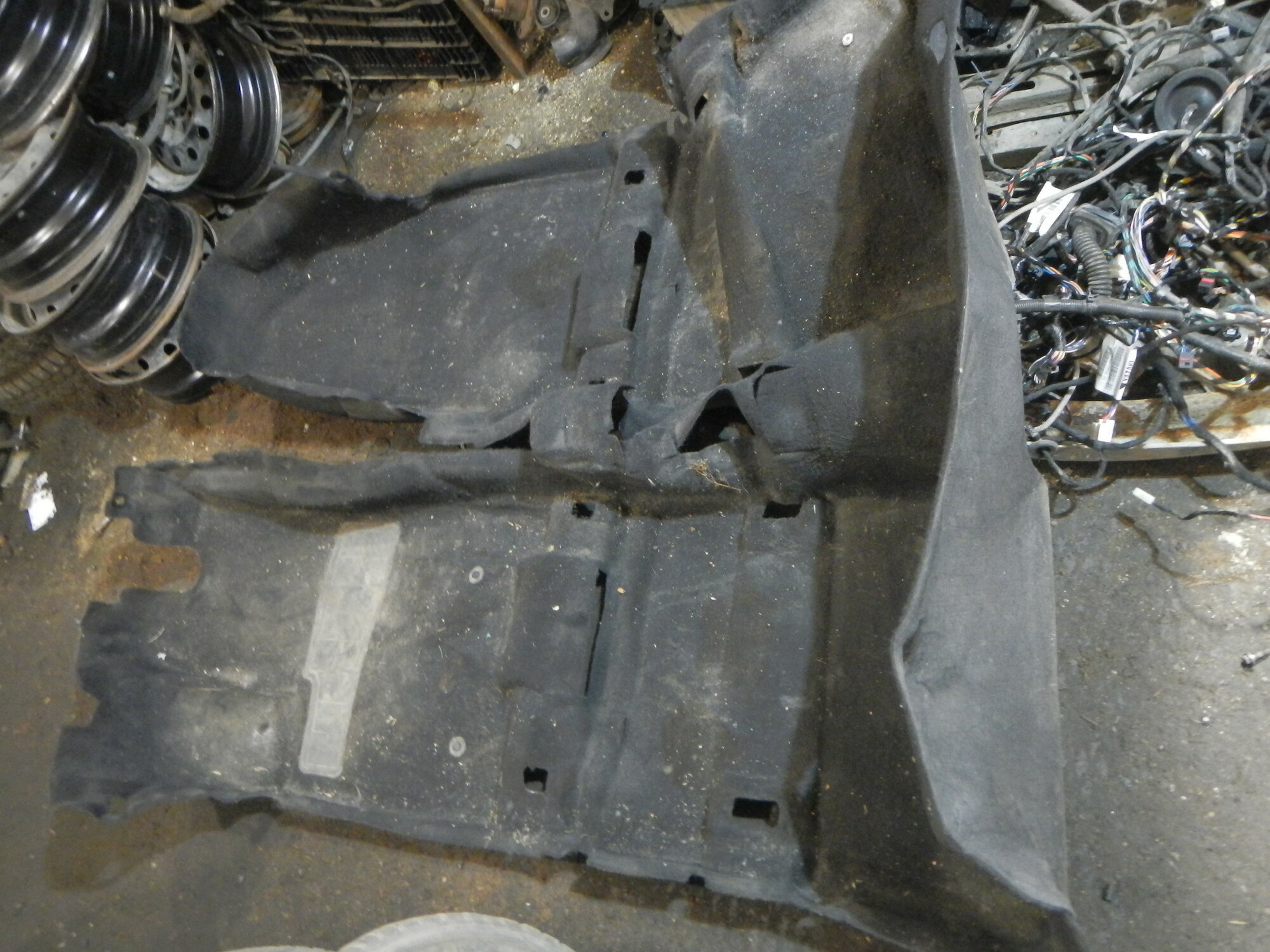 Б/У Покрытие напольное (ковролин), ВАЗ (VAZ)-LADA VESTA (веста) LADA VESTA (Веста) Седан. Грязное. 577706 LADA арт. 84500...