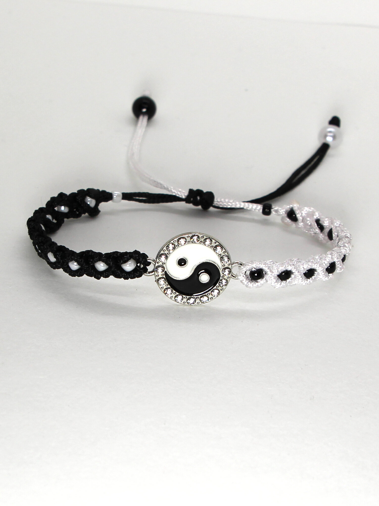 Плетеный браслет