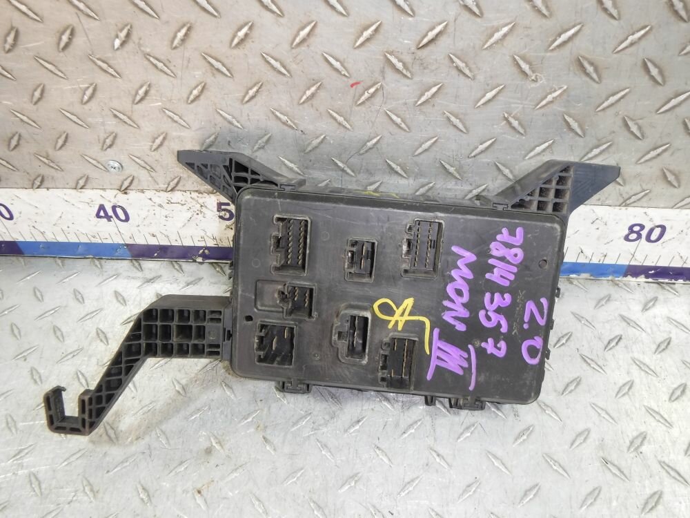 Блок предохранителей Ford Mondeo III 1372046