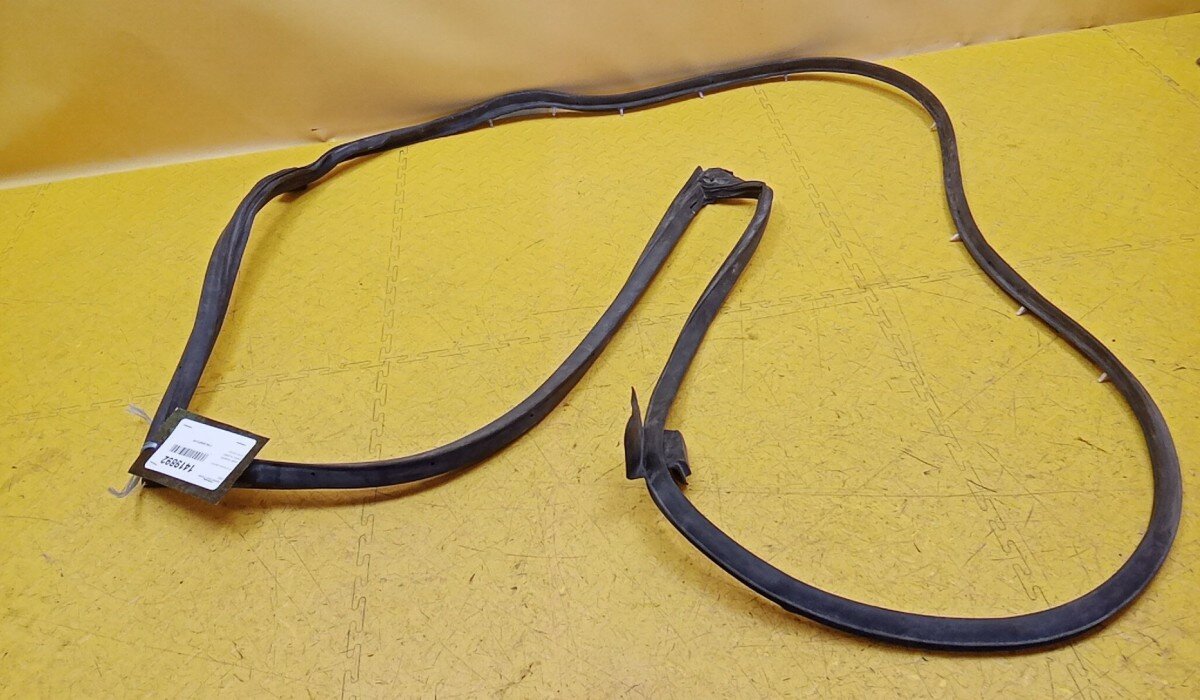Уплотнитель (внутри) Land Cruiser (200) Toyota 6786160150