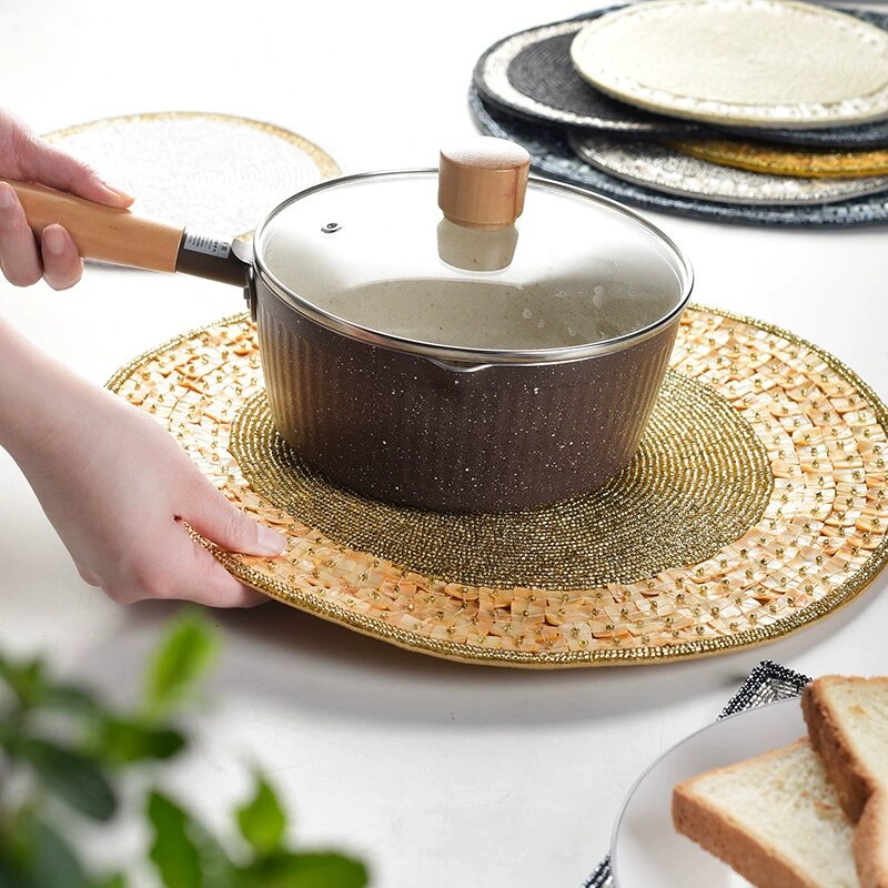 Оранжевая ракушка: бисерная подставка для стола диаметром 36 см, яркий акцент для обеденного стола