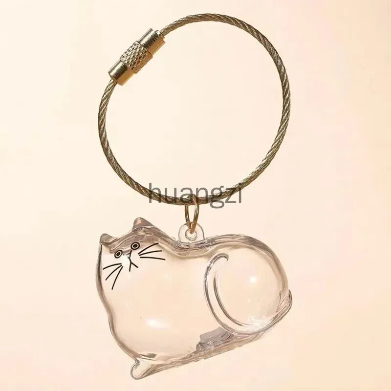 Брелок для ключей с шерстью кошки - стильный аксессуар для любителей животных