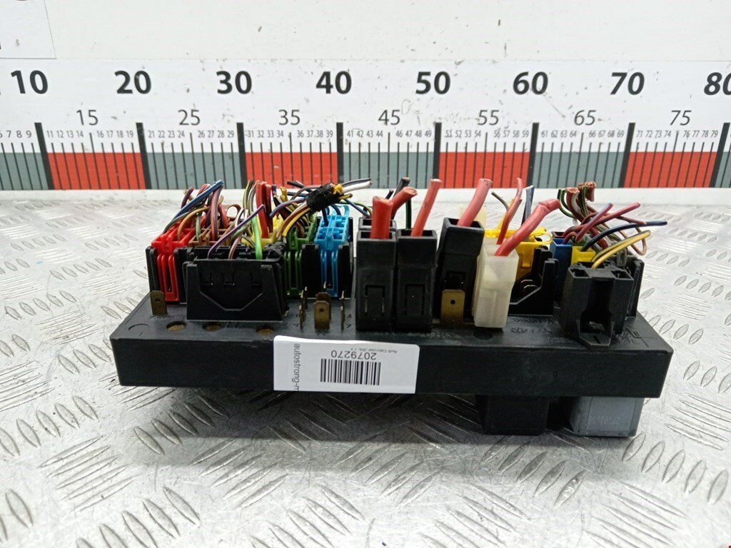 Блок предохранителей Audi Coupe(Cabriolet B4) арт. 2079270
