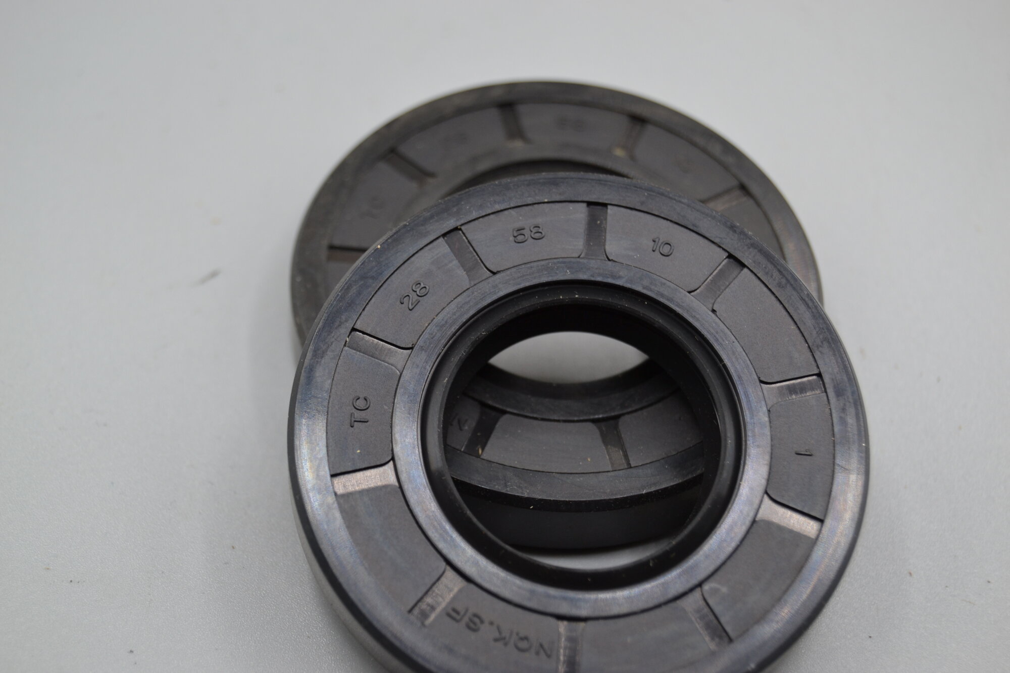 Манжеты сальники 28x58x10 (2шт)