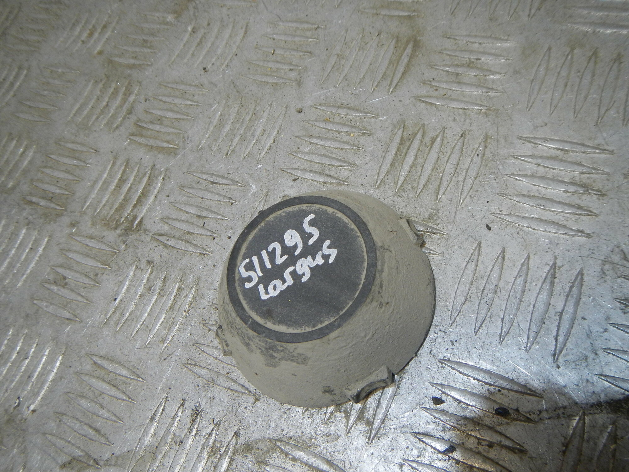 Б/У Заглушка (Кузов снаружи), ВАЗ (VAZ)-LADA LARGUS (ларгус) LADA LARGUS (Ларгус) колпак ступицы Царапины. 511295 LADA ар...